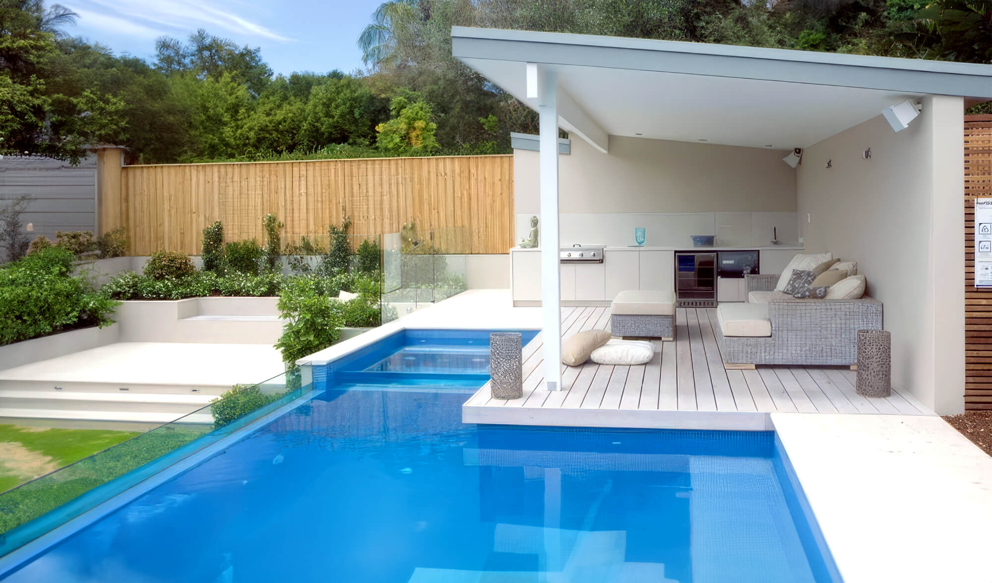 Unique Pool Shapes for Small Backyards: Design Ideas ‐ Flamingo Pools