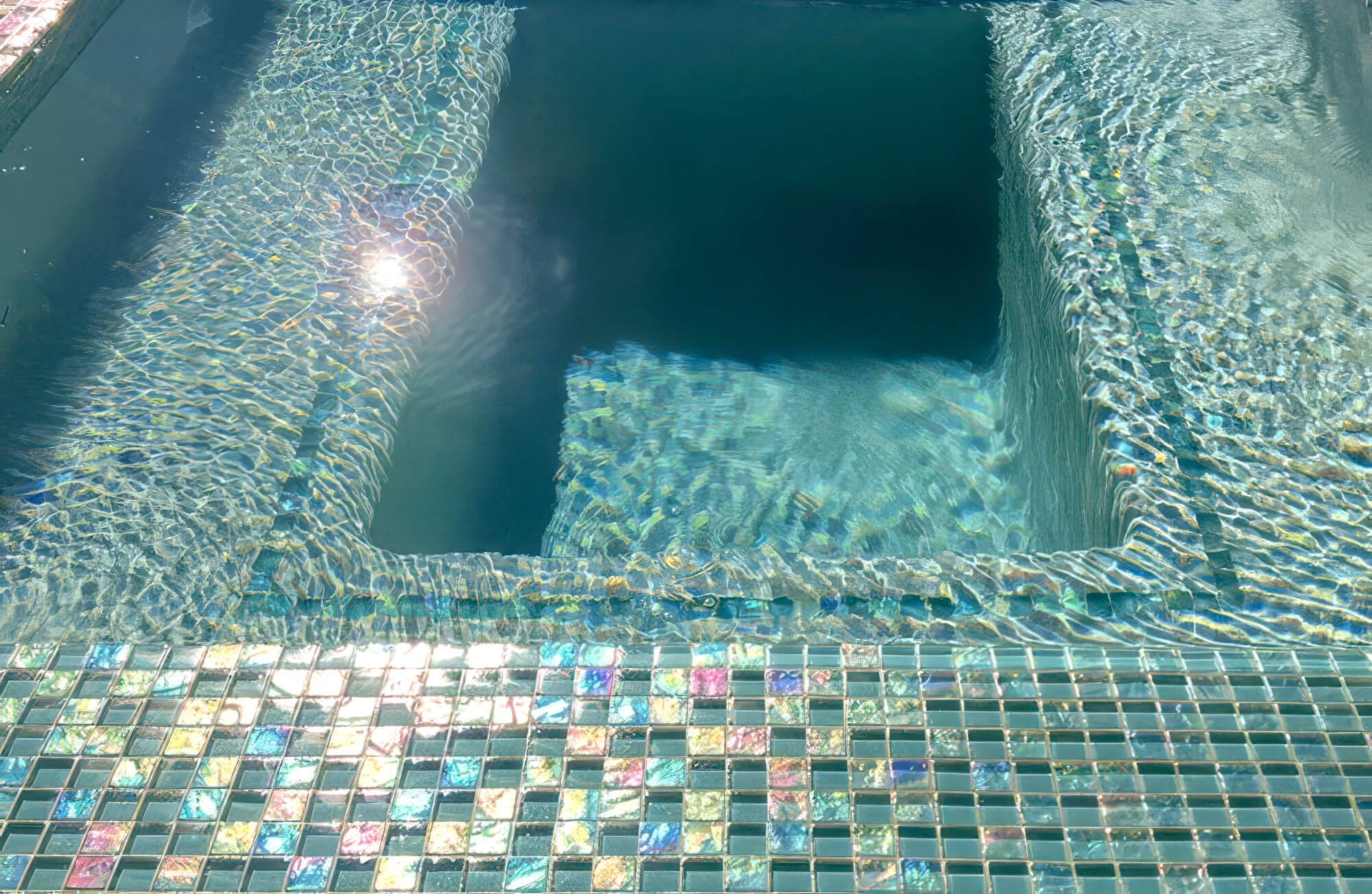6 Ideas for Choosing Pool Tiles for Custom Pools ‐ Flamingo Pools