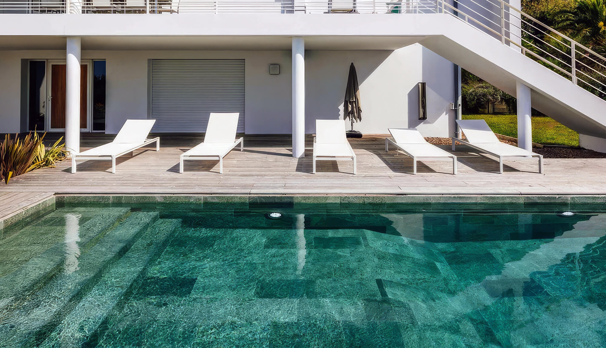 6 Ideas for Choosing Pool Tiles for Custom Pools ‐ Flamingo Pools