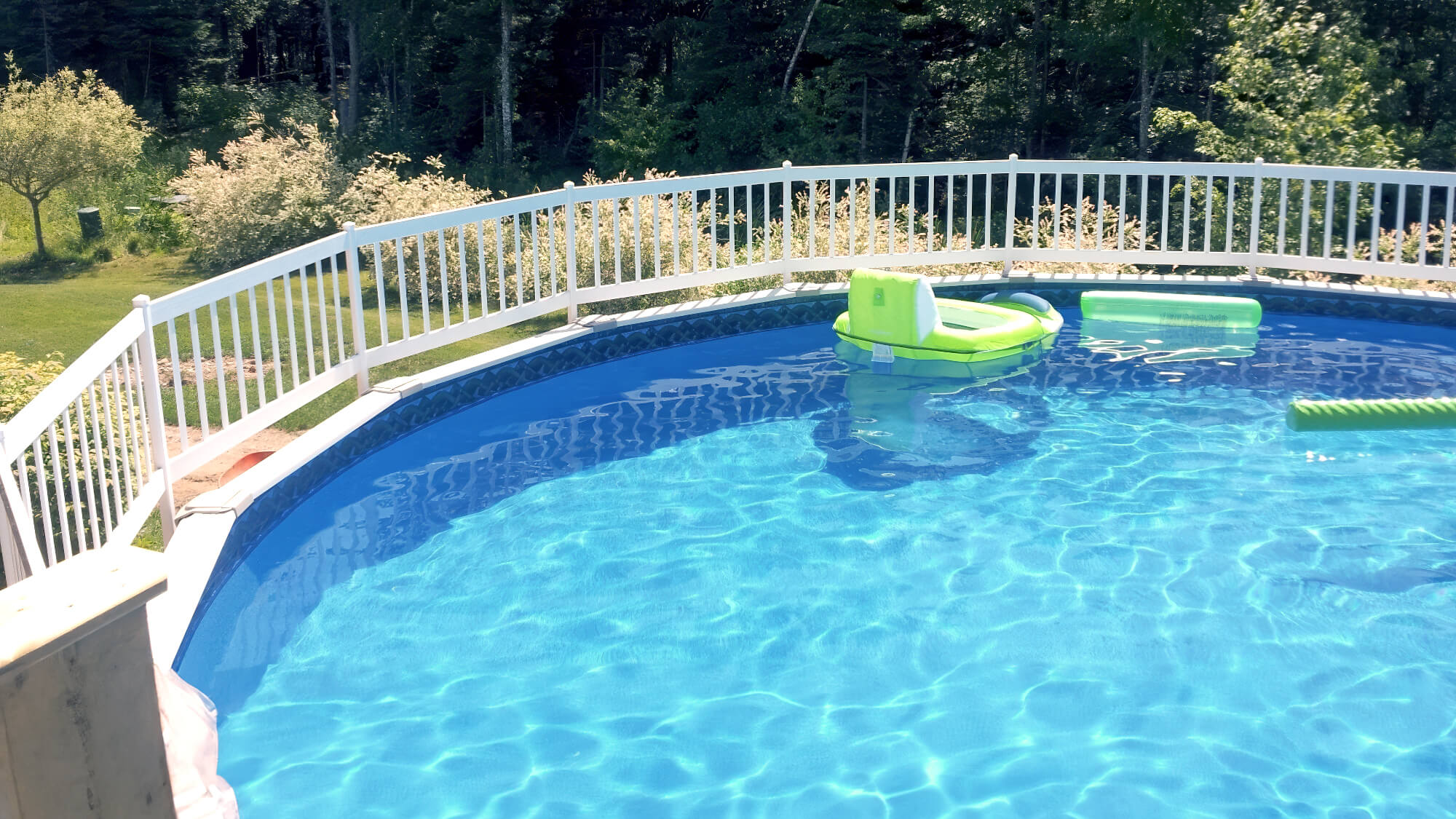 Above-Ground Pool Safety Rules You Need to Follow ‐ Flamingo Pools