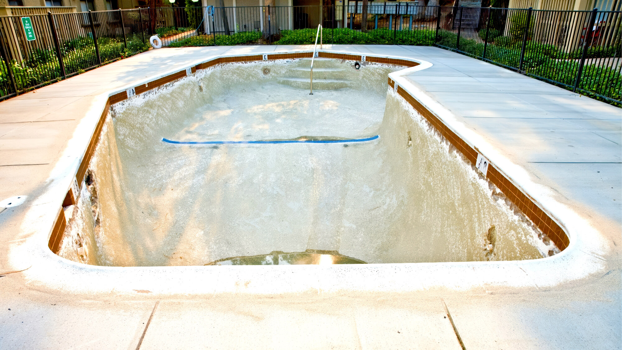 Revive Your Pool: 7 Best Concrete Resurfacing Techniques ‐ Flamingo Pools