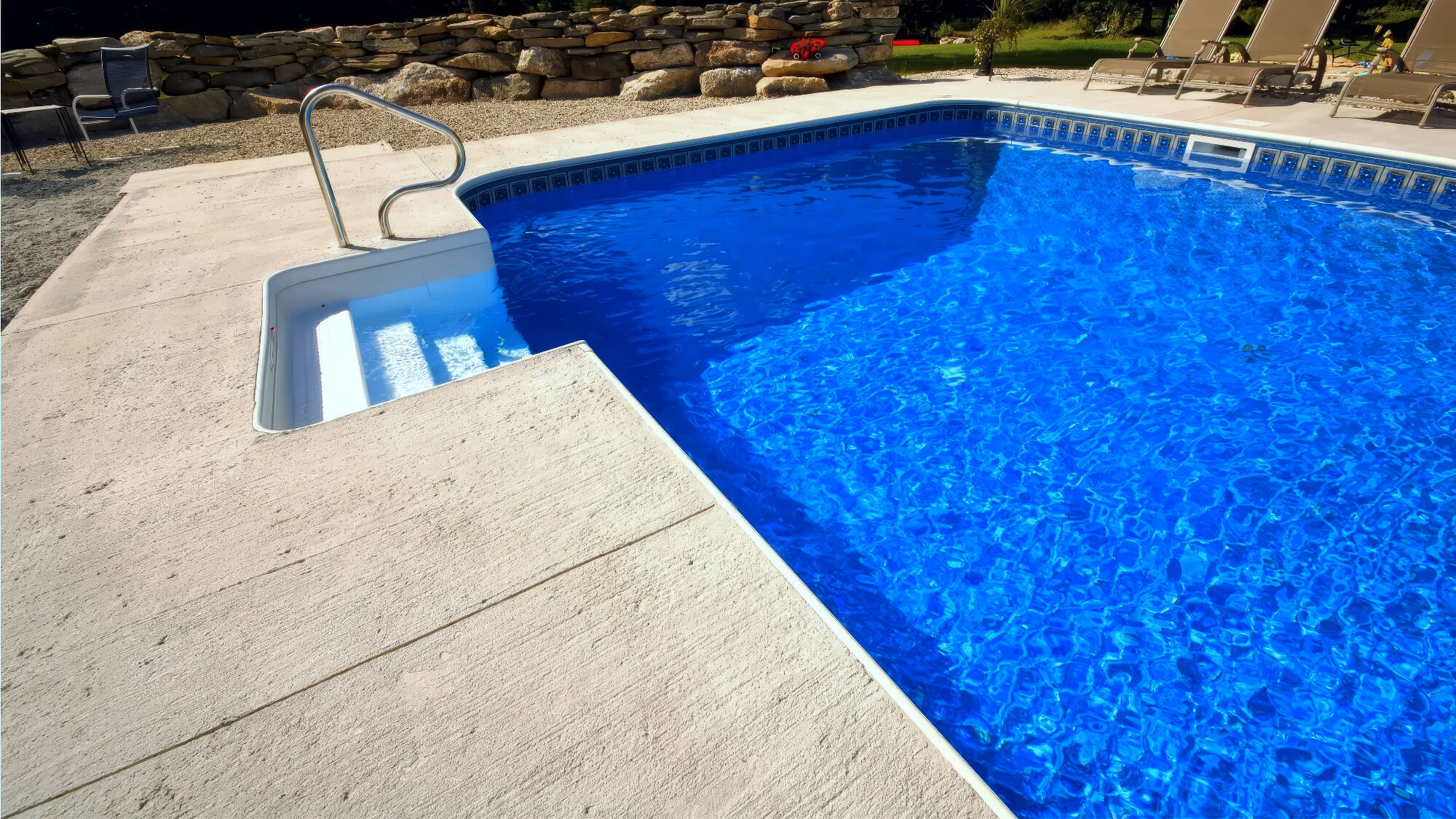 9 Creative Ways to Use Natural Stone Elements in Pool Design ‐ Flamingo ...