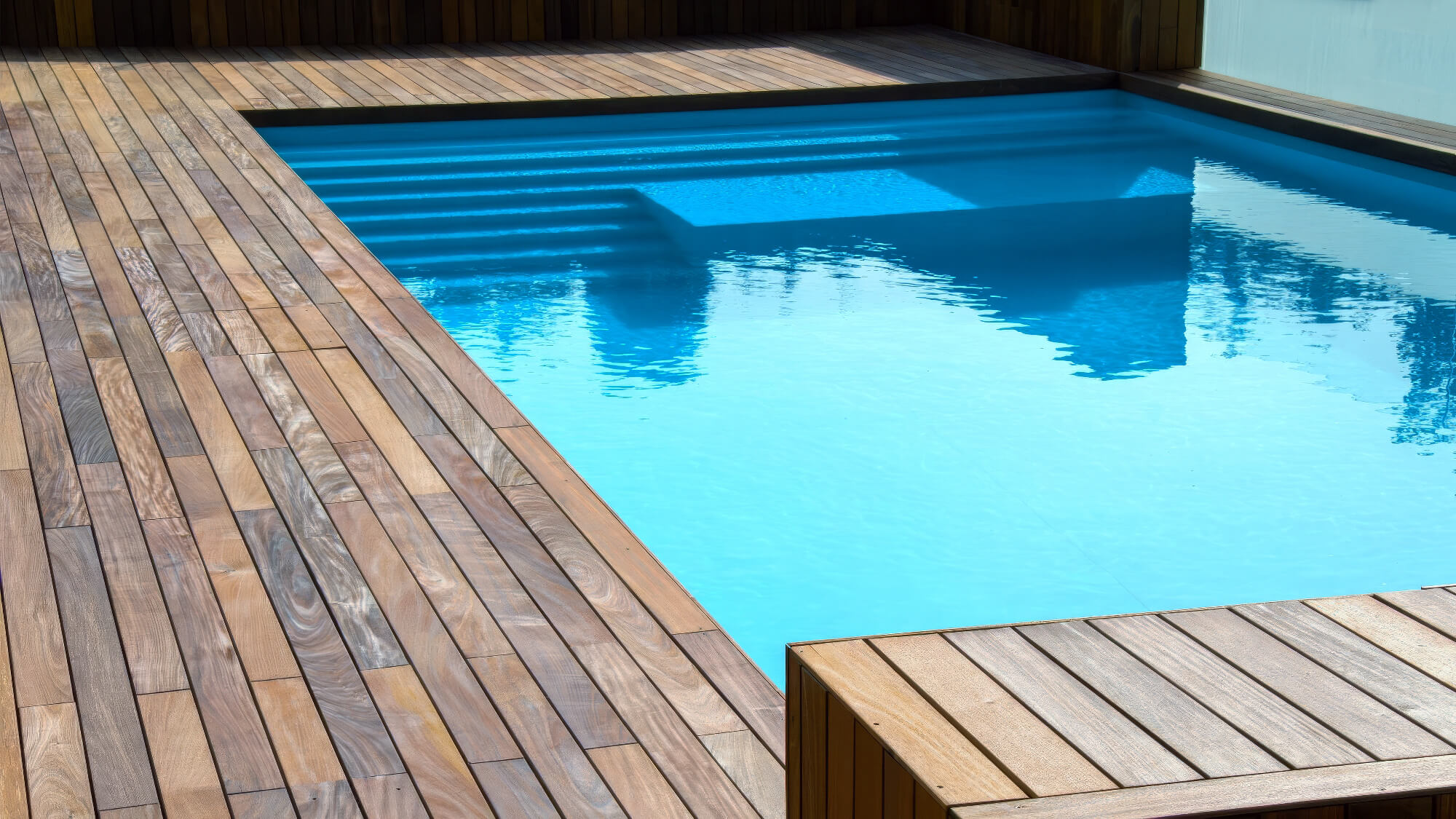 Find Your Ideal Pool Deck Material: Comprehensive Guide ‐ Flamingo Pools